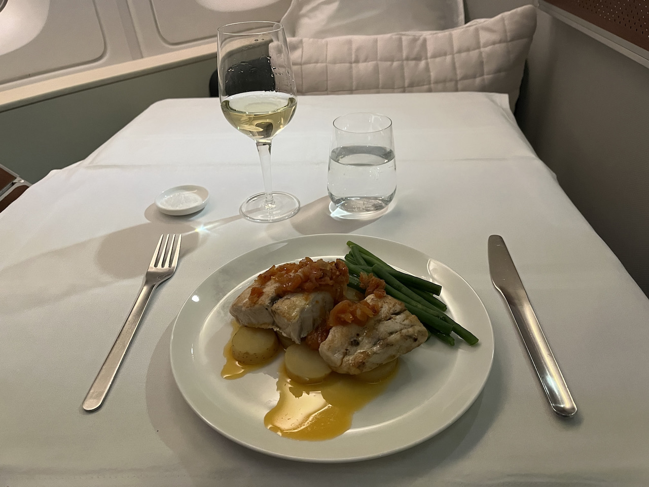 Review Qantas First Class 9552